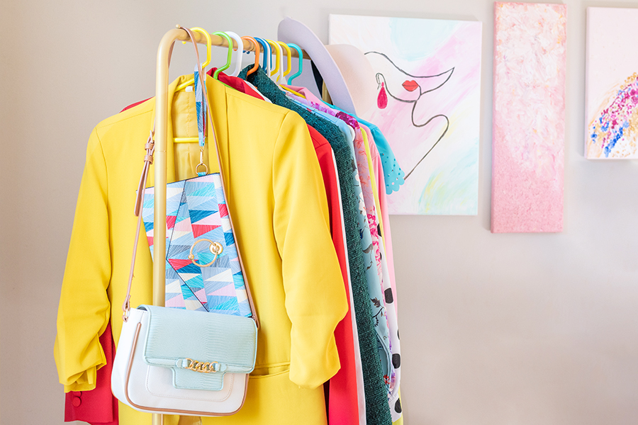 The healing effect of wearing colorful clothes, personal experience.