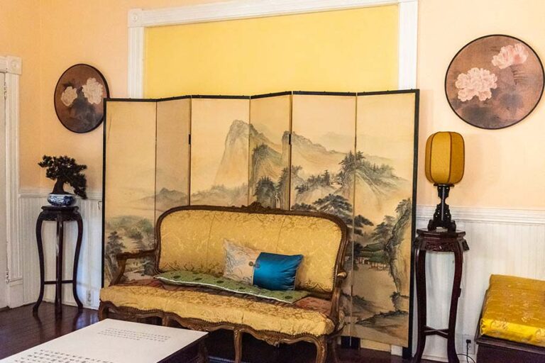 Savannah’s Hidden Gem Victorian House with a Chinese Interior Design